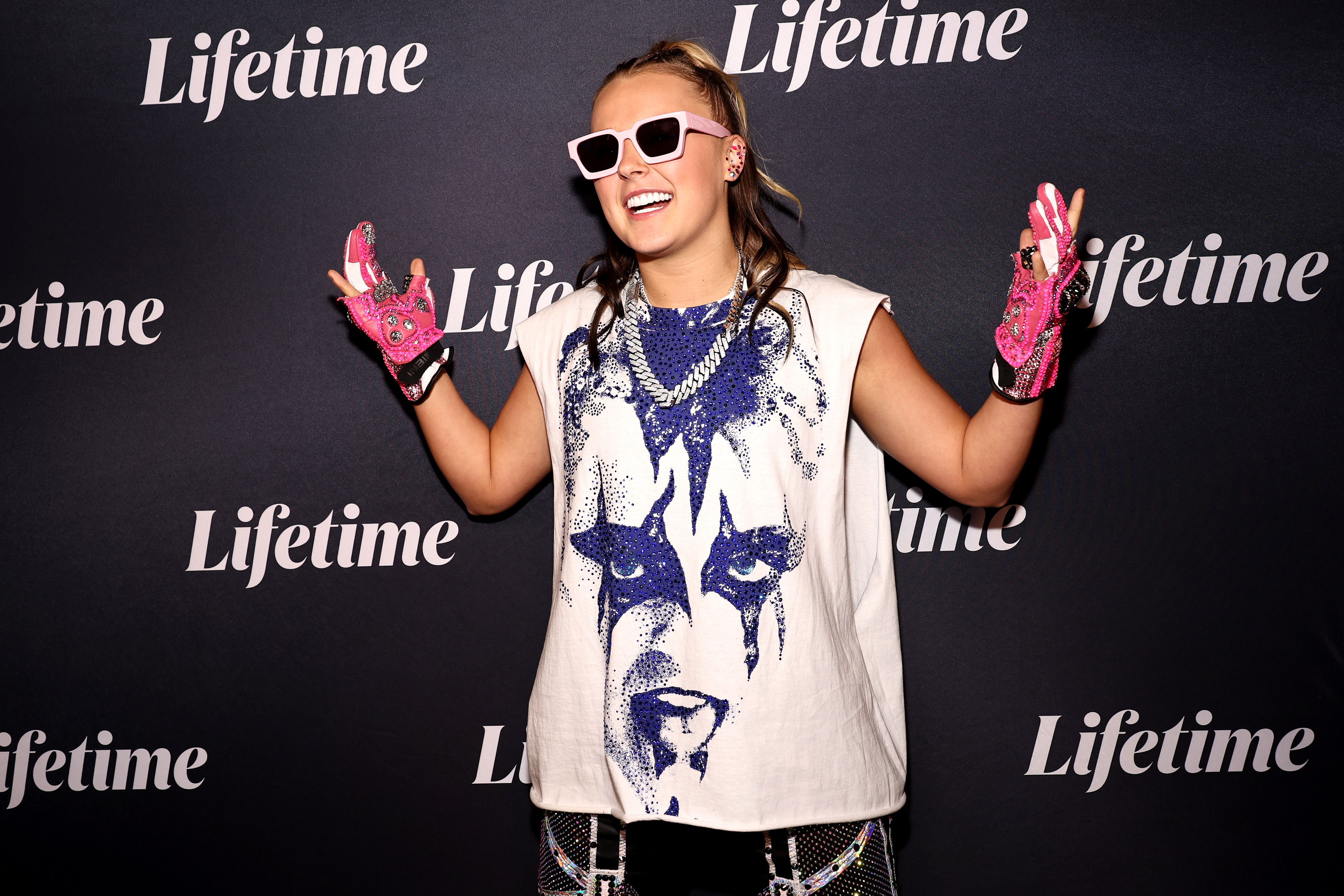 JoJo Siwa 'didn't care if people hated' her new single 'Karma'