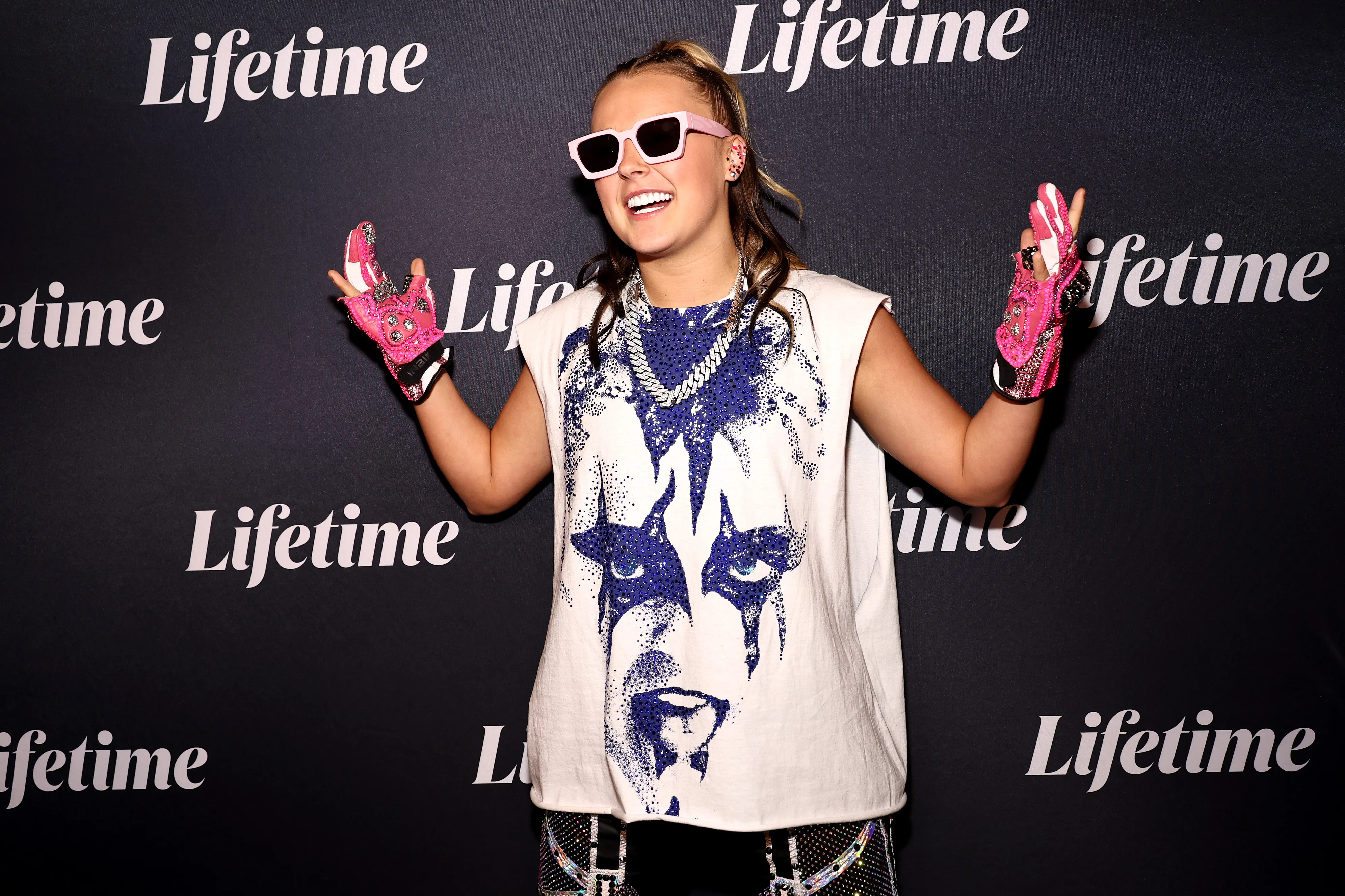 JoJo Siwa 'didn't care if people hated' her new single 'Karma'