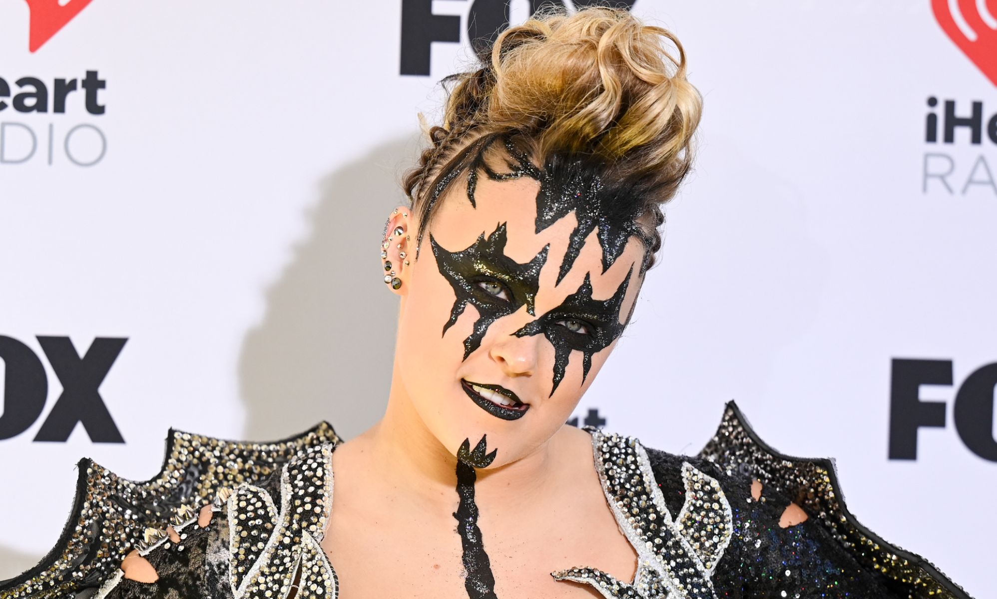 5 wild moments from JoJo Siwa's super queer 'Guilty Pleasure' music ...