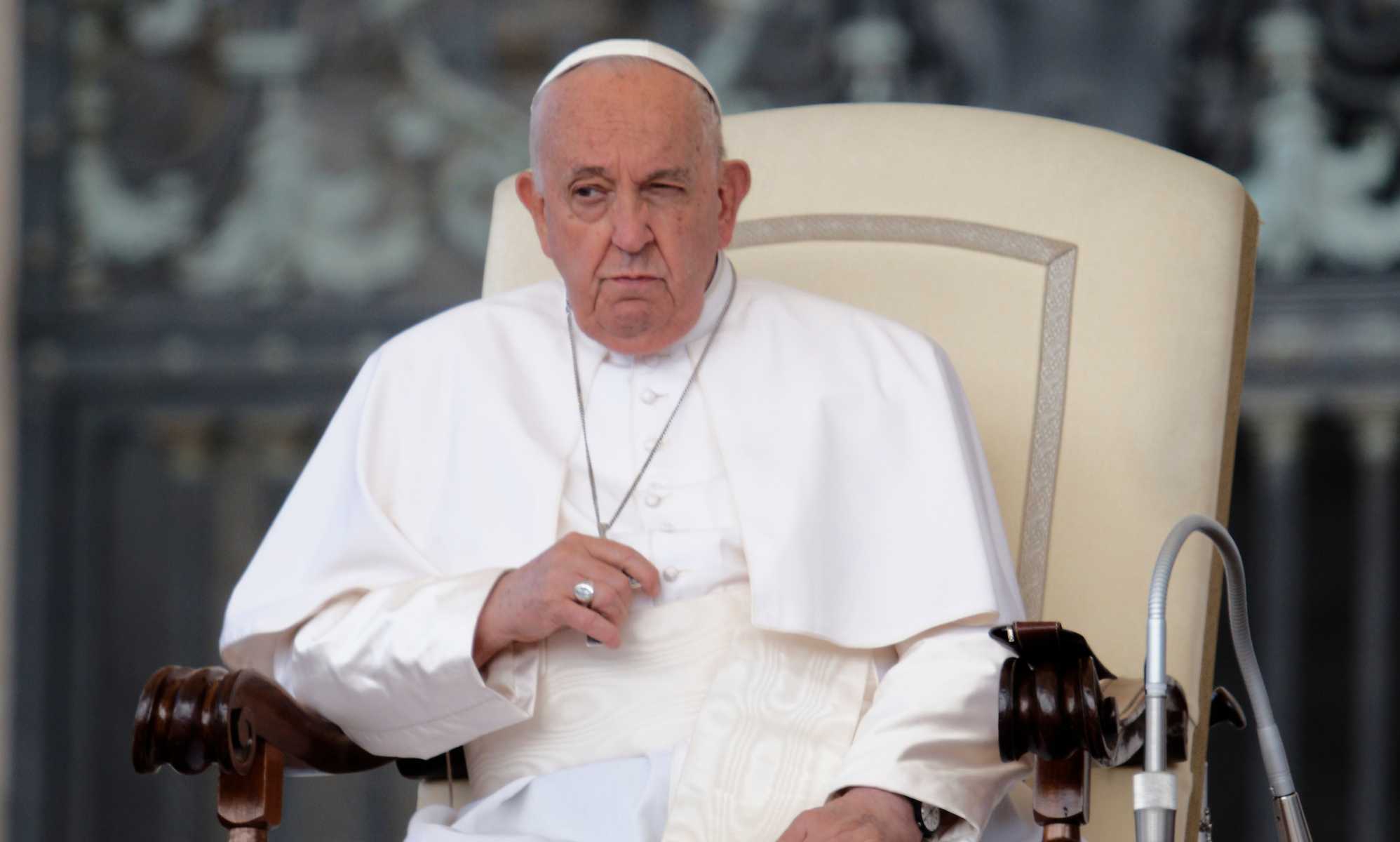 Pope Francis says transgender people can be baptised and godparents
