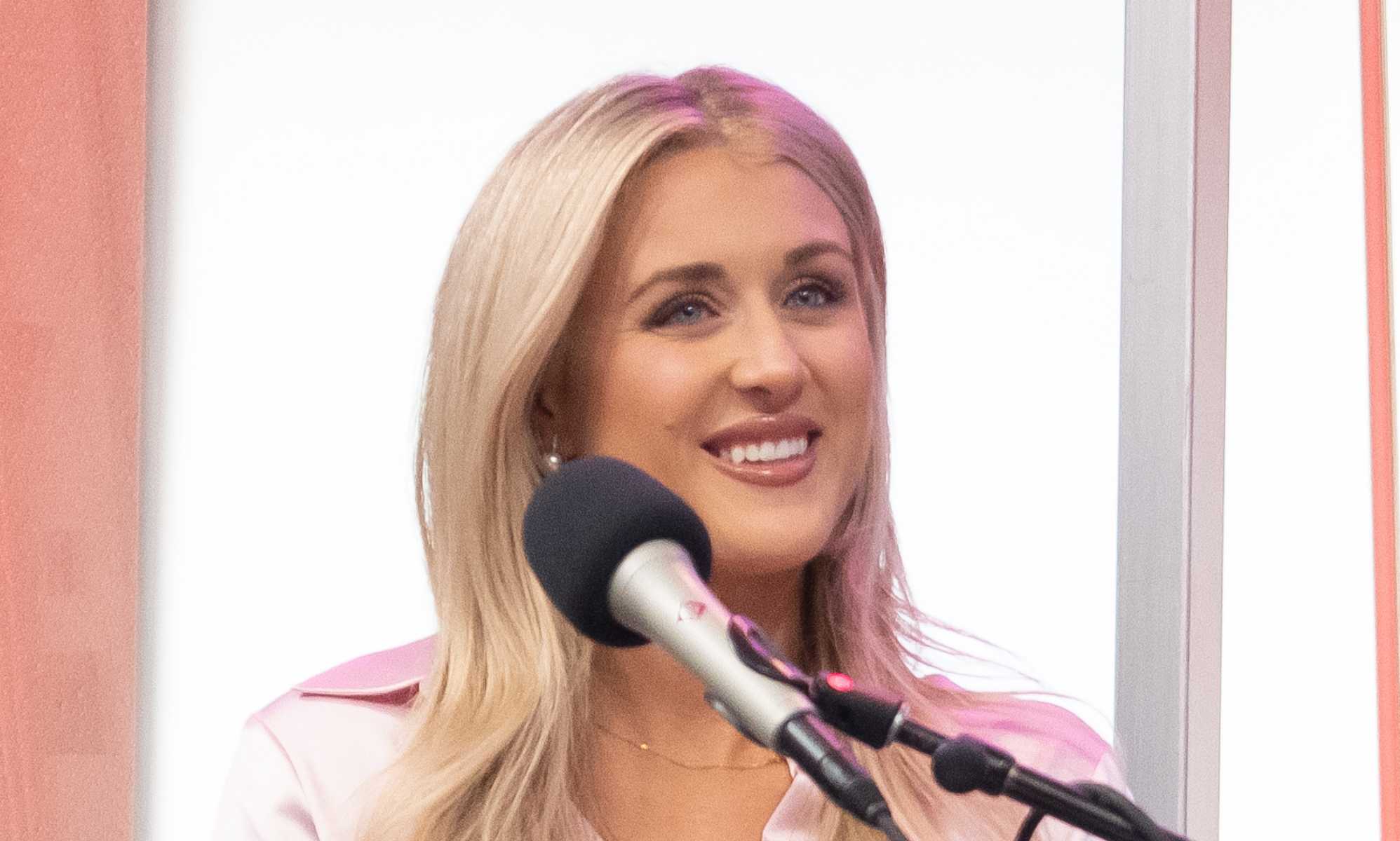 Trans runner Aayden Gallagher booed at Oregon state track meet