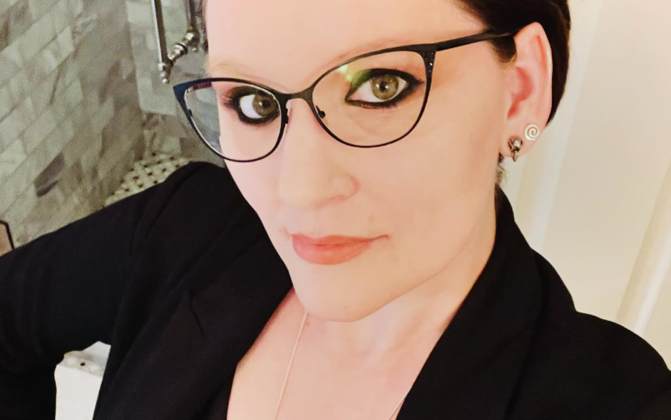 Mae Martin marks non-binary awareness week with topless selfie