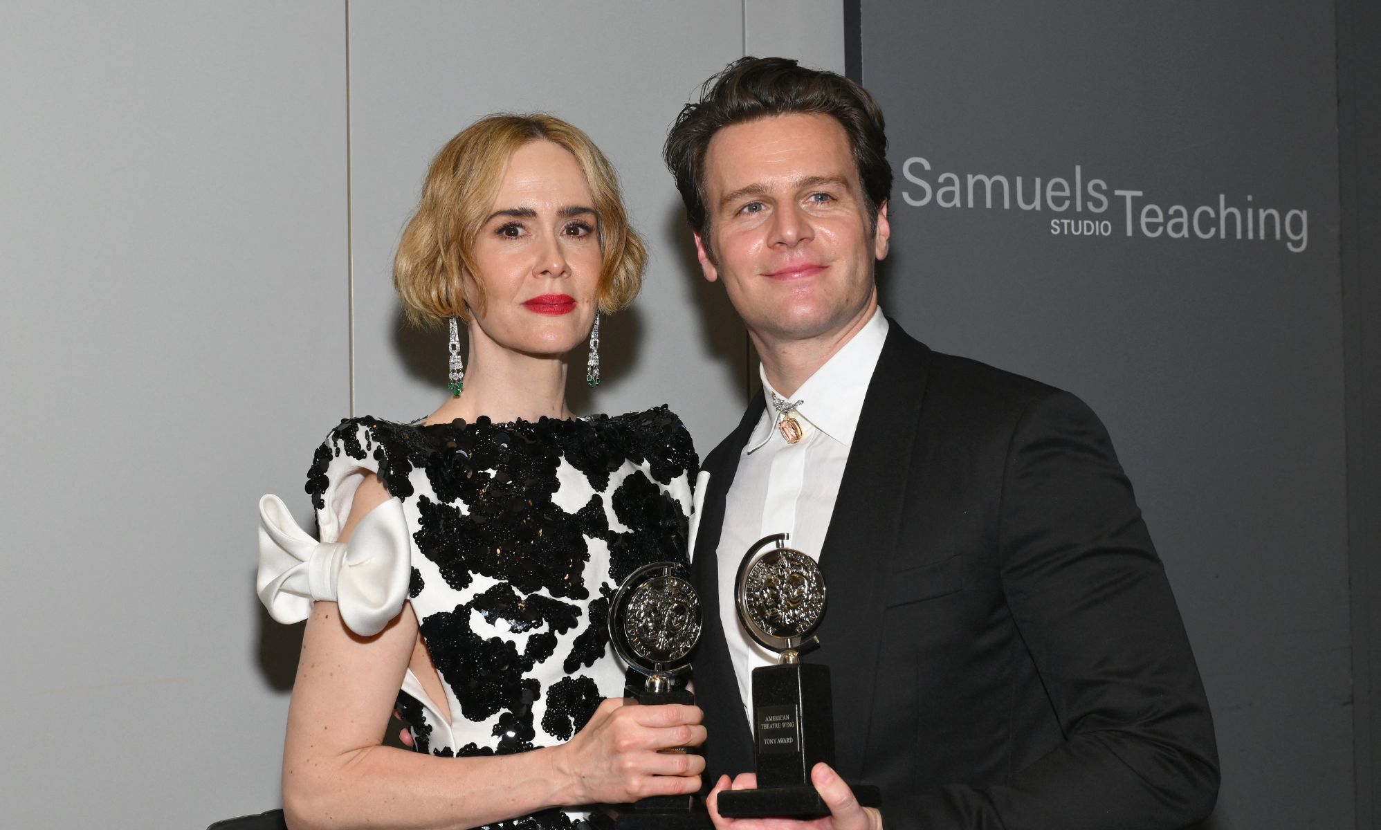 Sarah Paulson thanks partner Holland Taylor in Tony Award speech