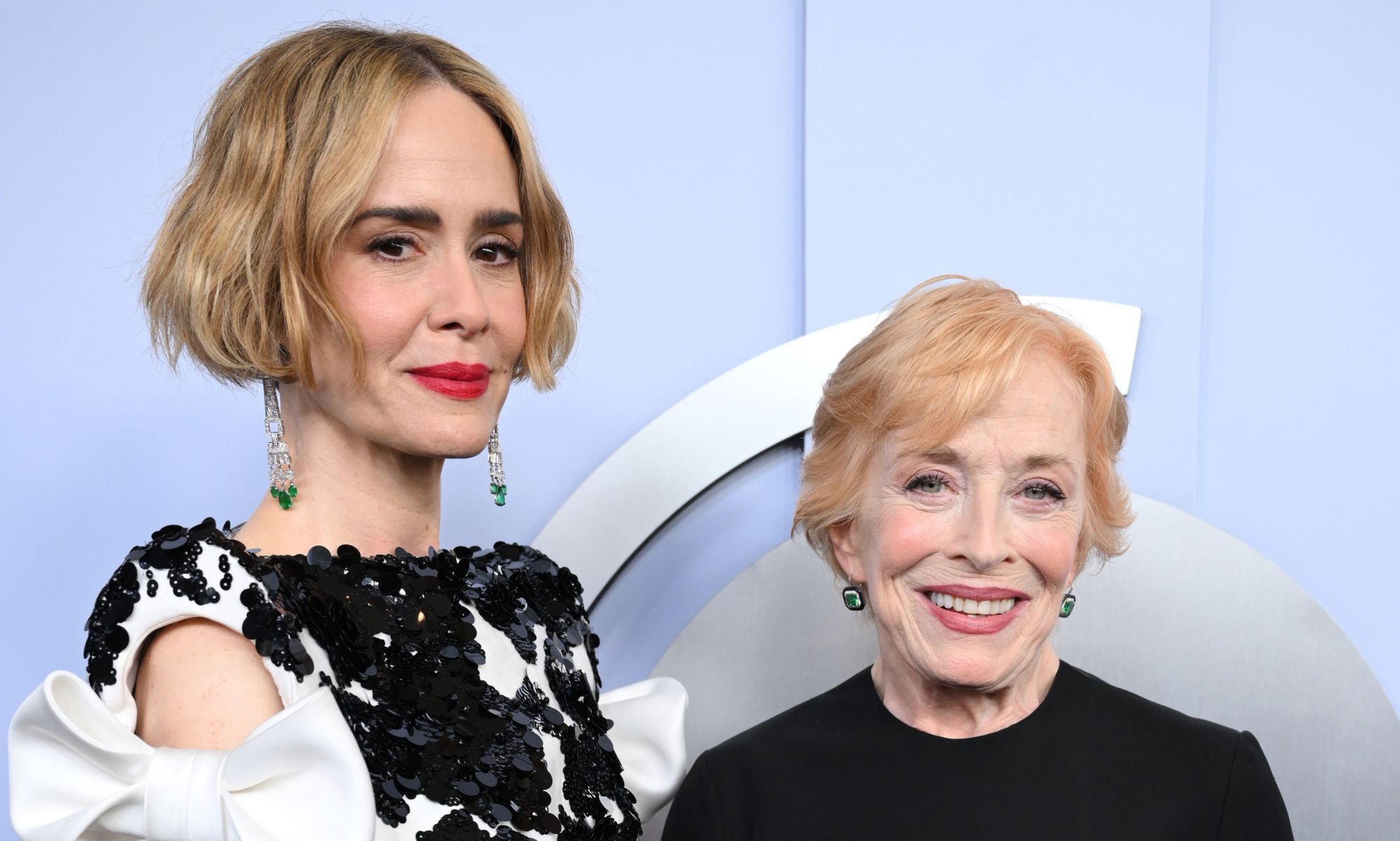Sarah Paulson thanks partner Holland Taylor in Tony Award speech