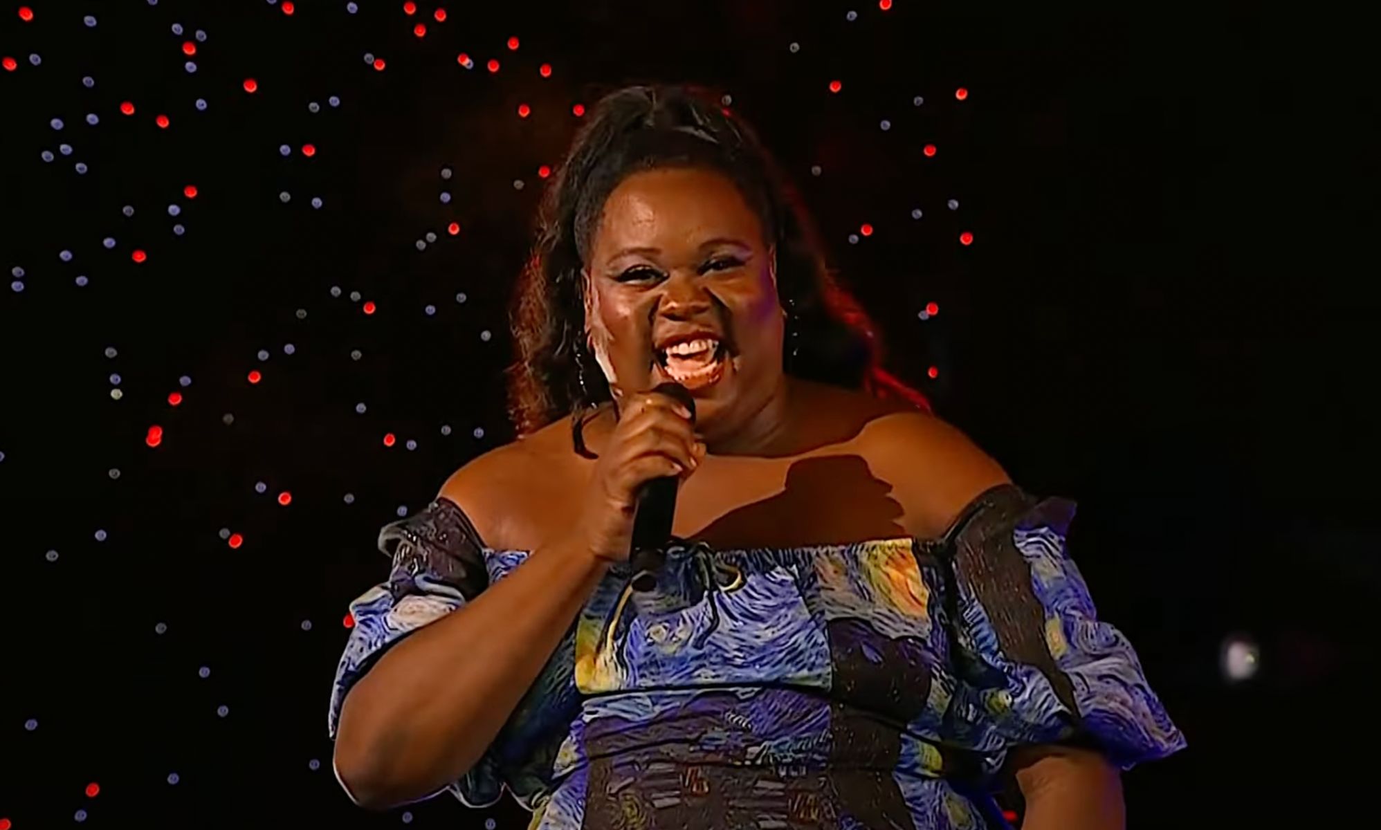 Genderqueer Glee star Alex Newell slays Macy's fireworks show