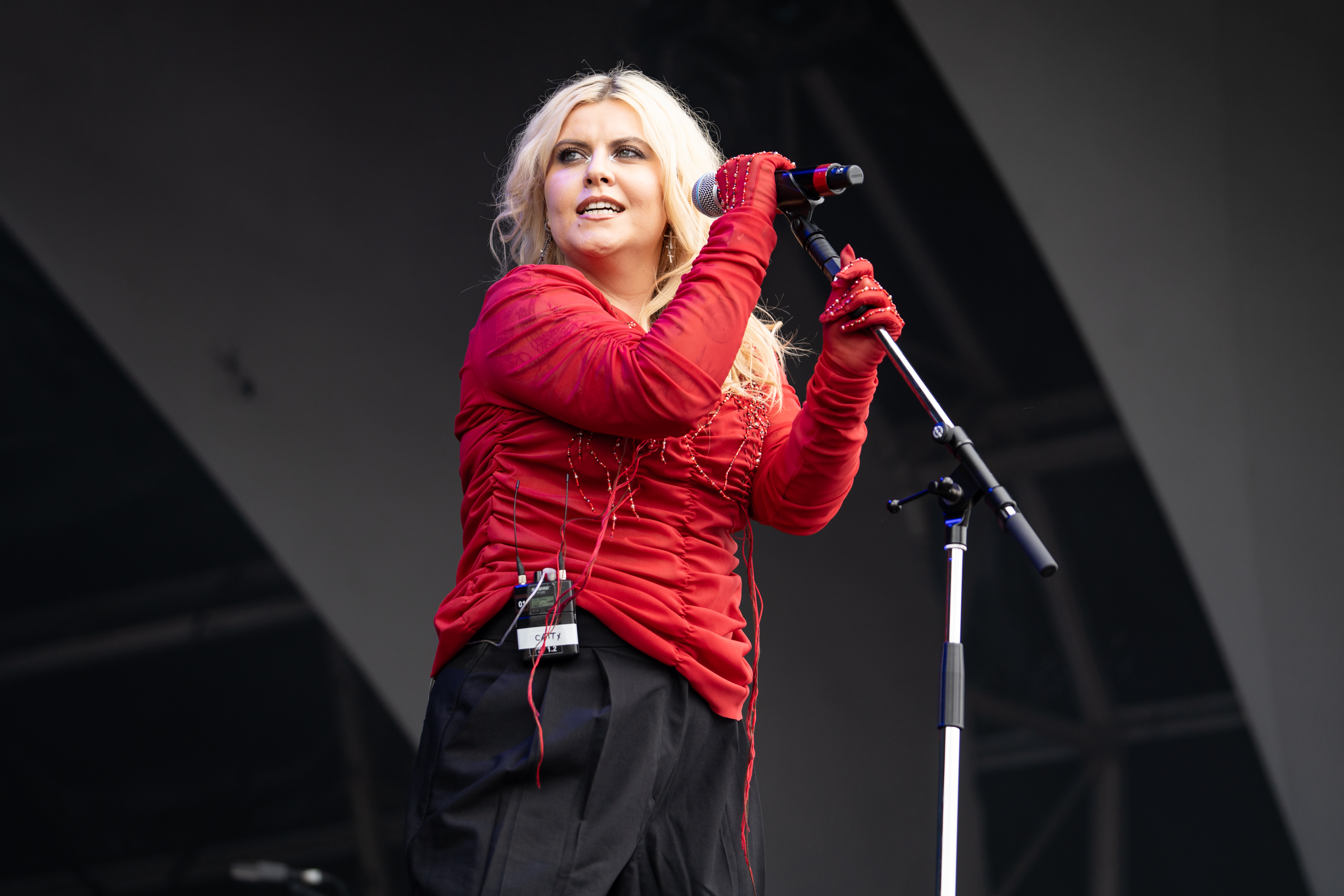 Meet 'lesbian Welsh witch' CATTY who opened for Stevie Nicks