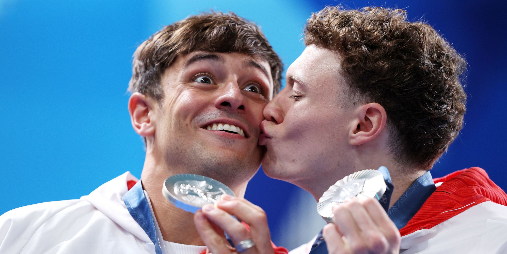 Tom Daley and divers do Charli XCX 'Apple' dance in Speedos
