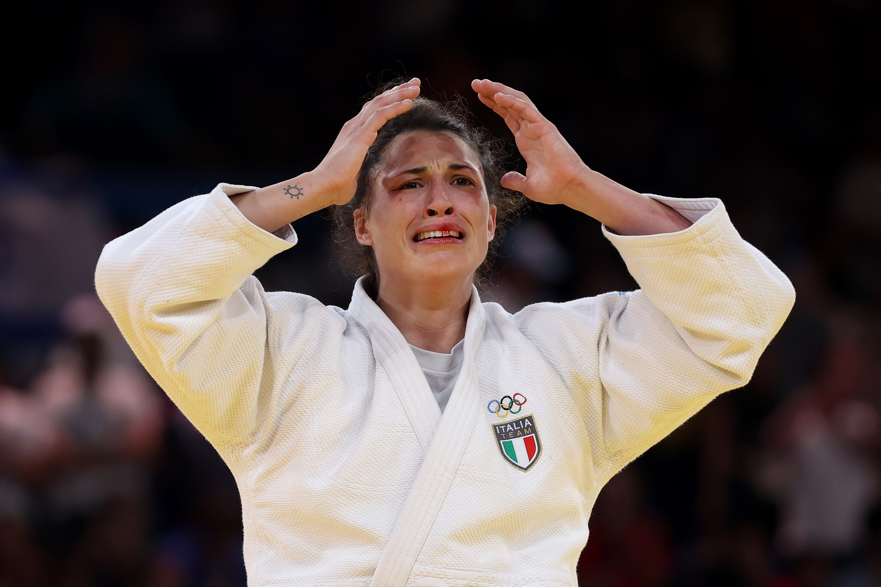Italy's Alice Bellandi kisses girlfriend after Olympic judo gold win