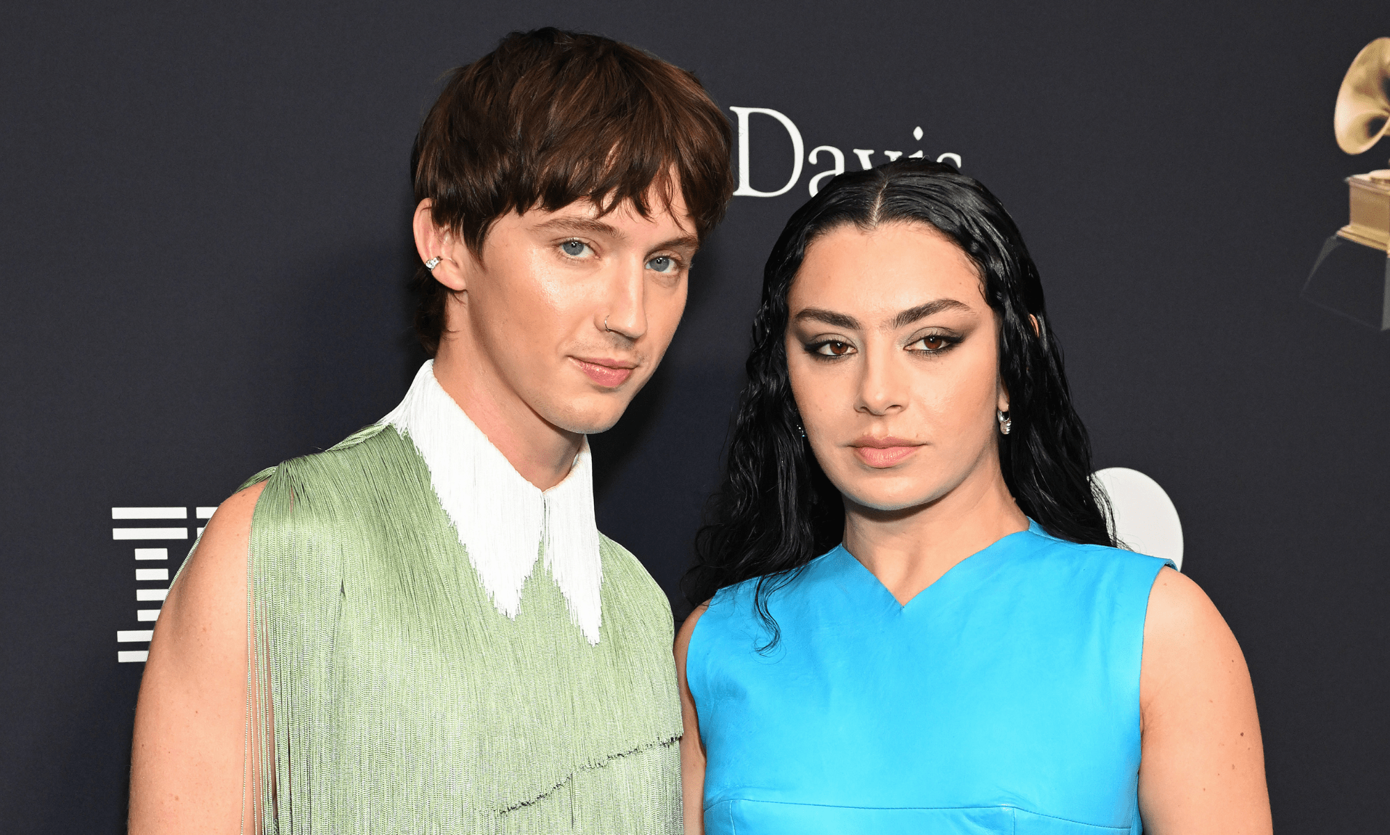 Troye Sivan gives Vinnie Hacker steamy lapdance at sell-out LA gig