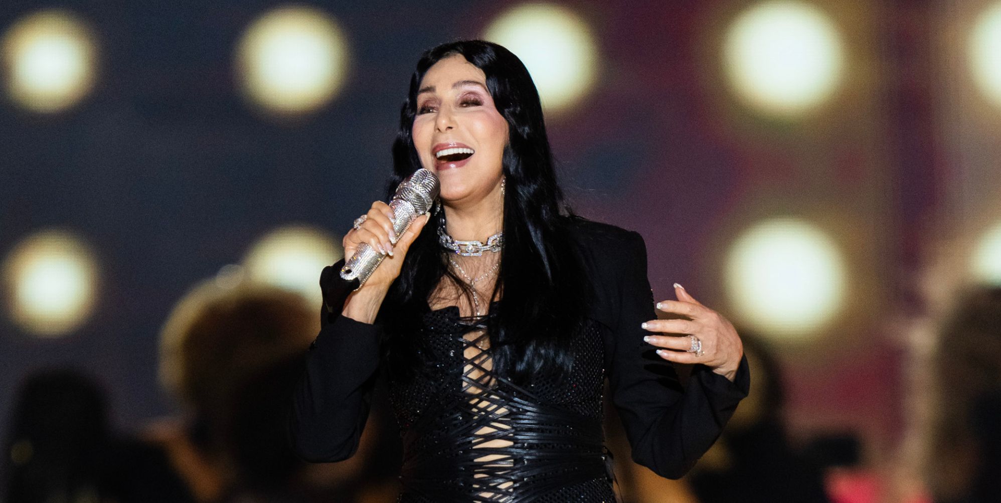Cher upstages everyone with 'iconic' Victoria's Secret performance
