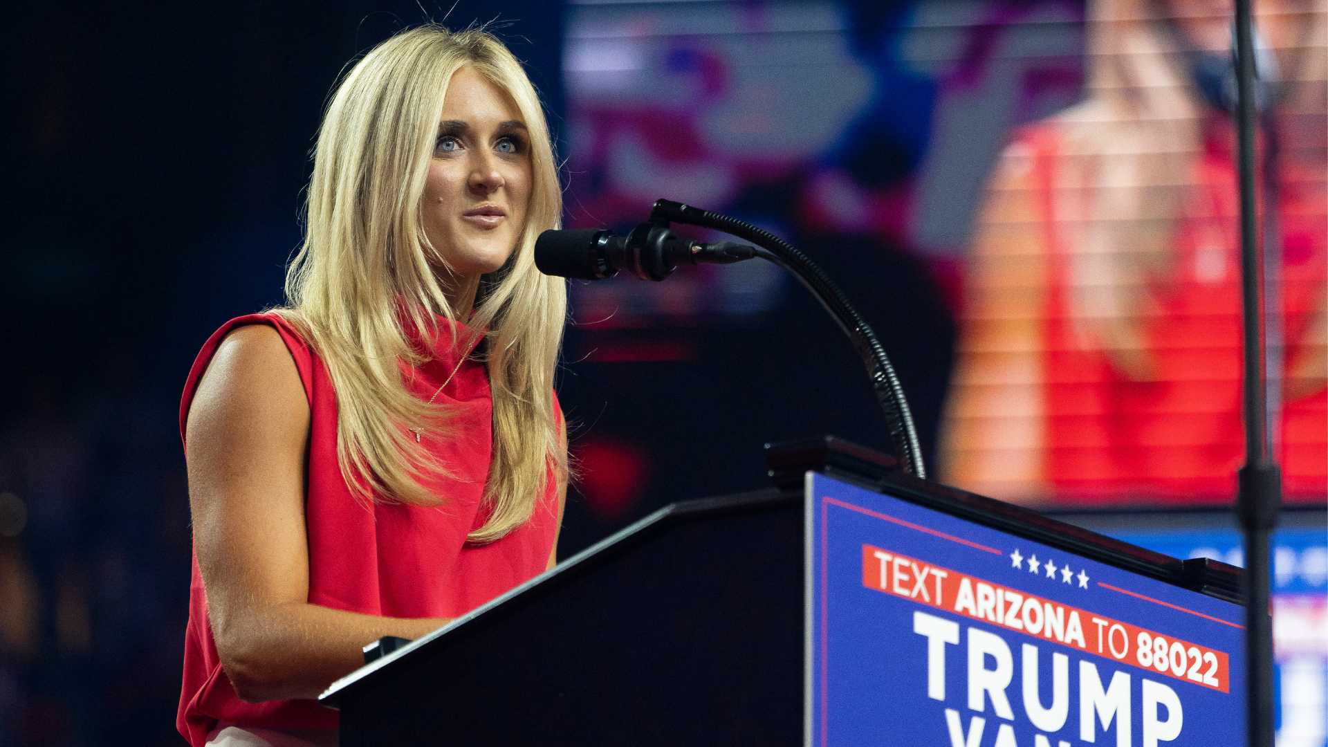 Cher upstages everyone with 'iconic' Victoria's Secret performance