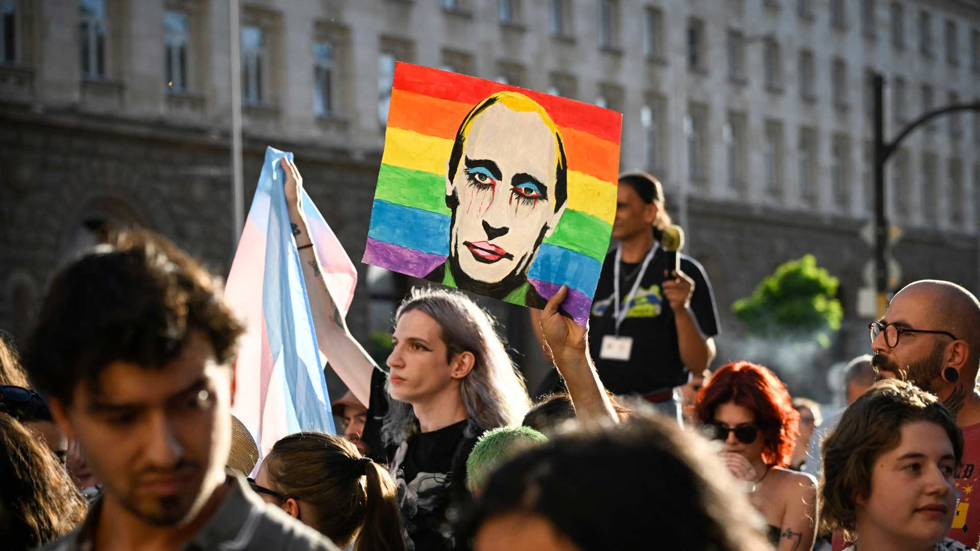 Russia 'creating database of LGBTQ+ citizens', new report claims