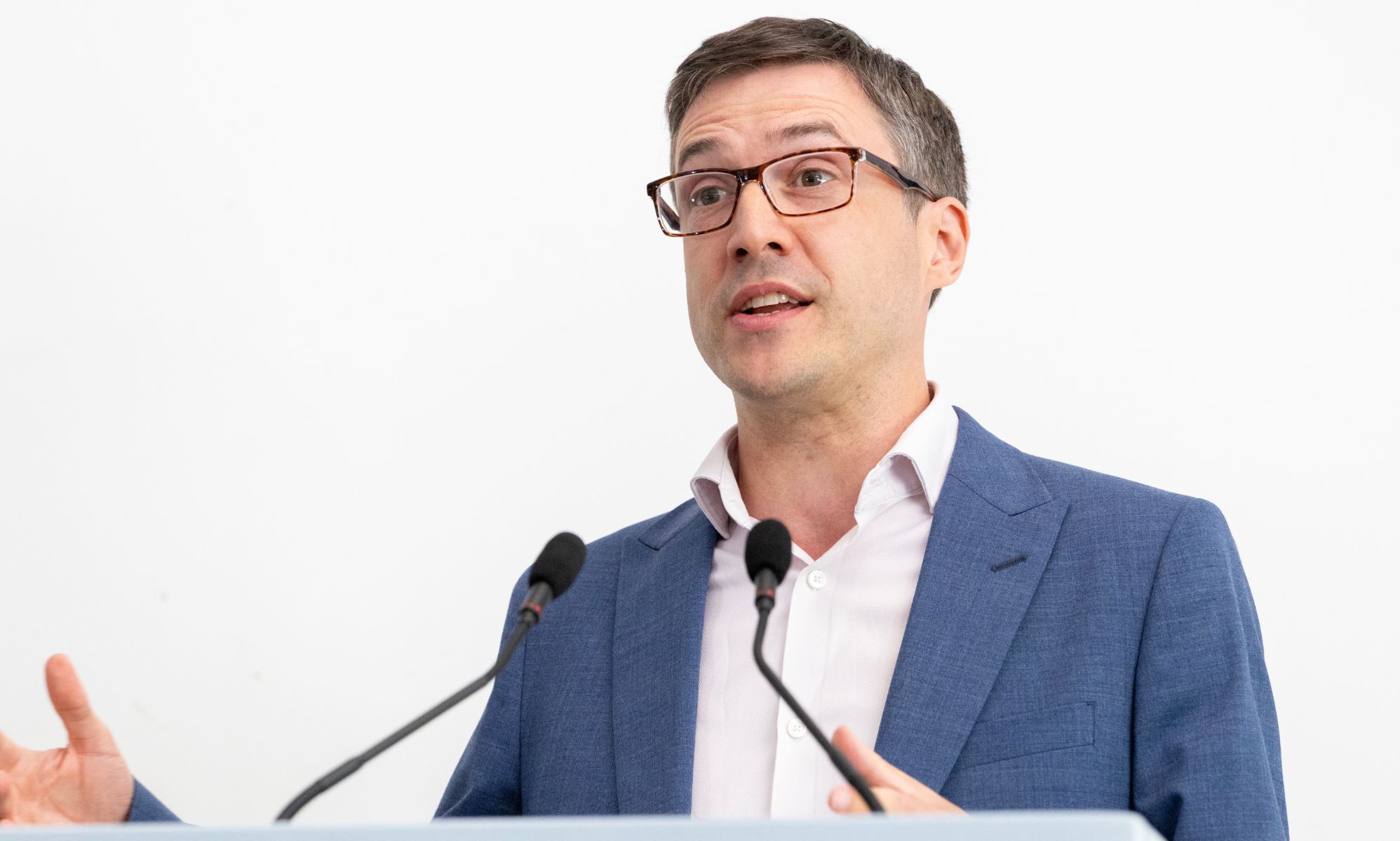 Who is Caitlyn Jenner's partner Sophia Hutchins? | PinkNews