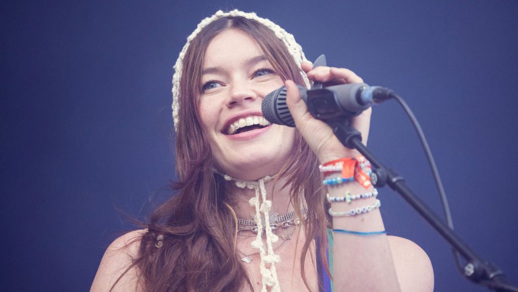 Wet Leg star Rhian Teasdale on sexuality as band shares new tour