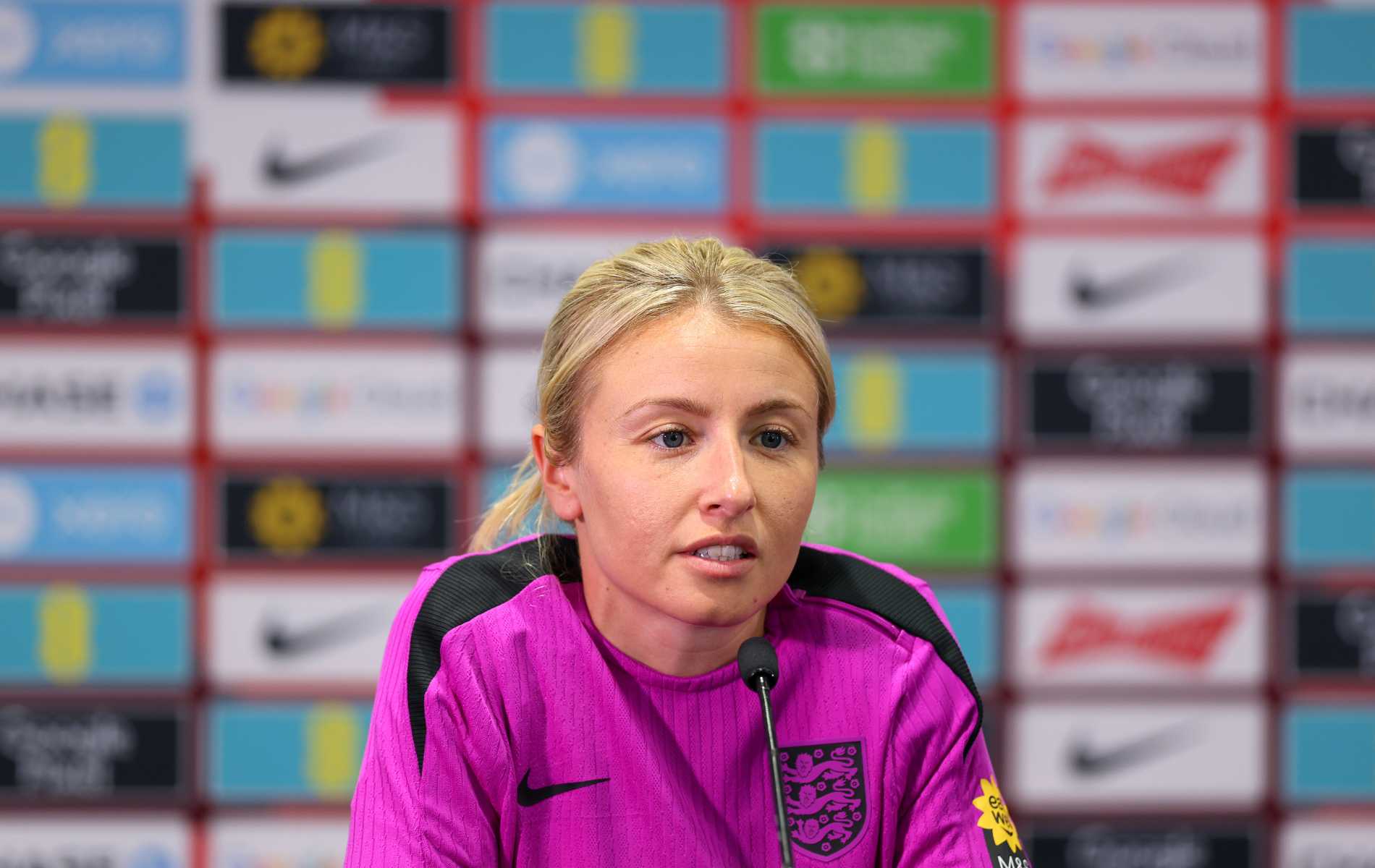 Holiday snaps reignite Leah Williamson, Elle Smith dating rumours