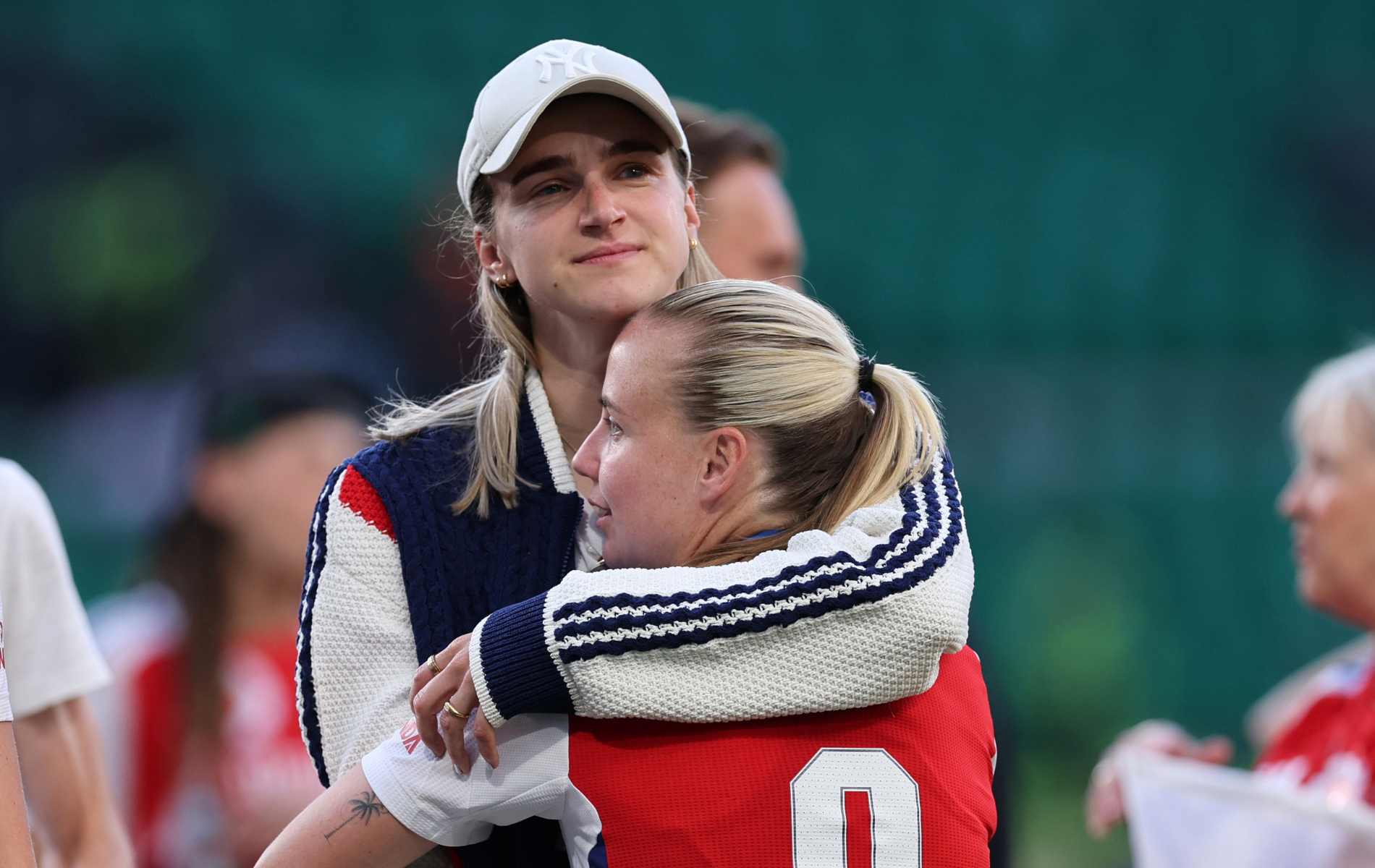 Beth Mead talks facing girlfriend Vivianne Miedema at Euros 2025