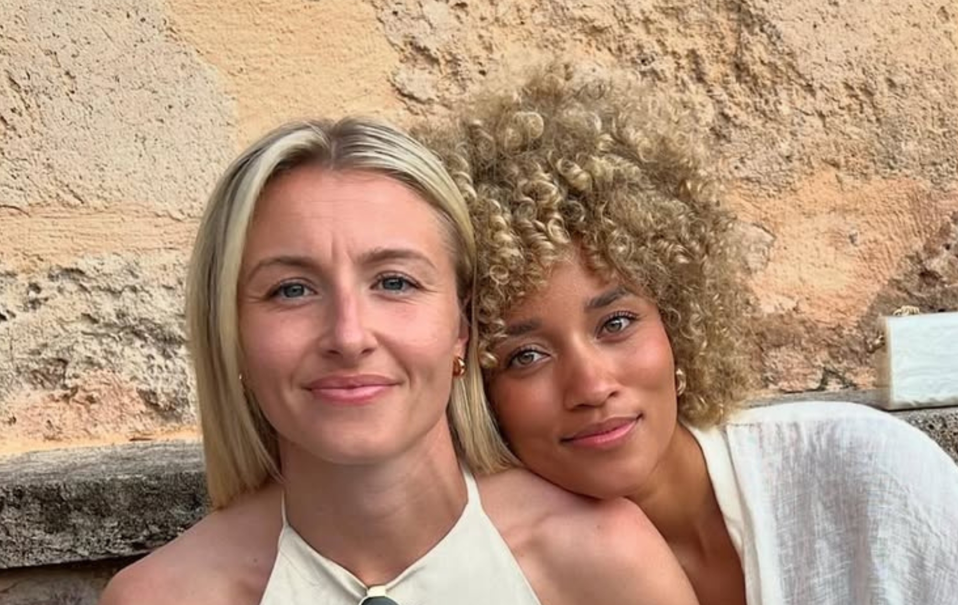 Beth Mead partner: Vivianne Miedema is gay footballer's girlfriend