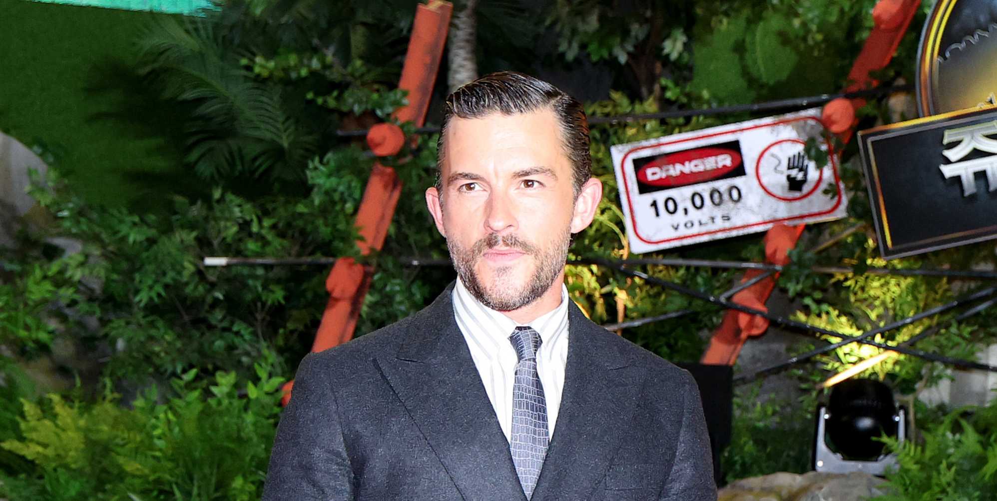 Jonathan Bailey's 'slutty little glasses' steal Jurassic World promo