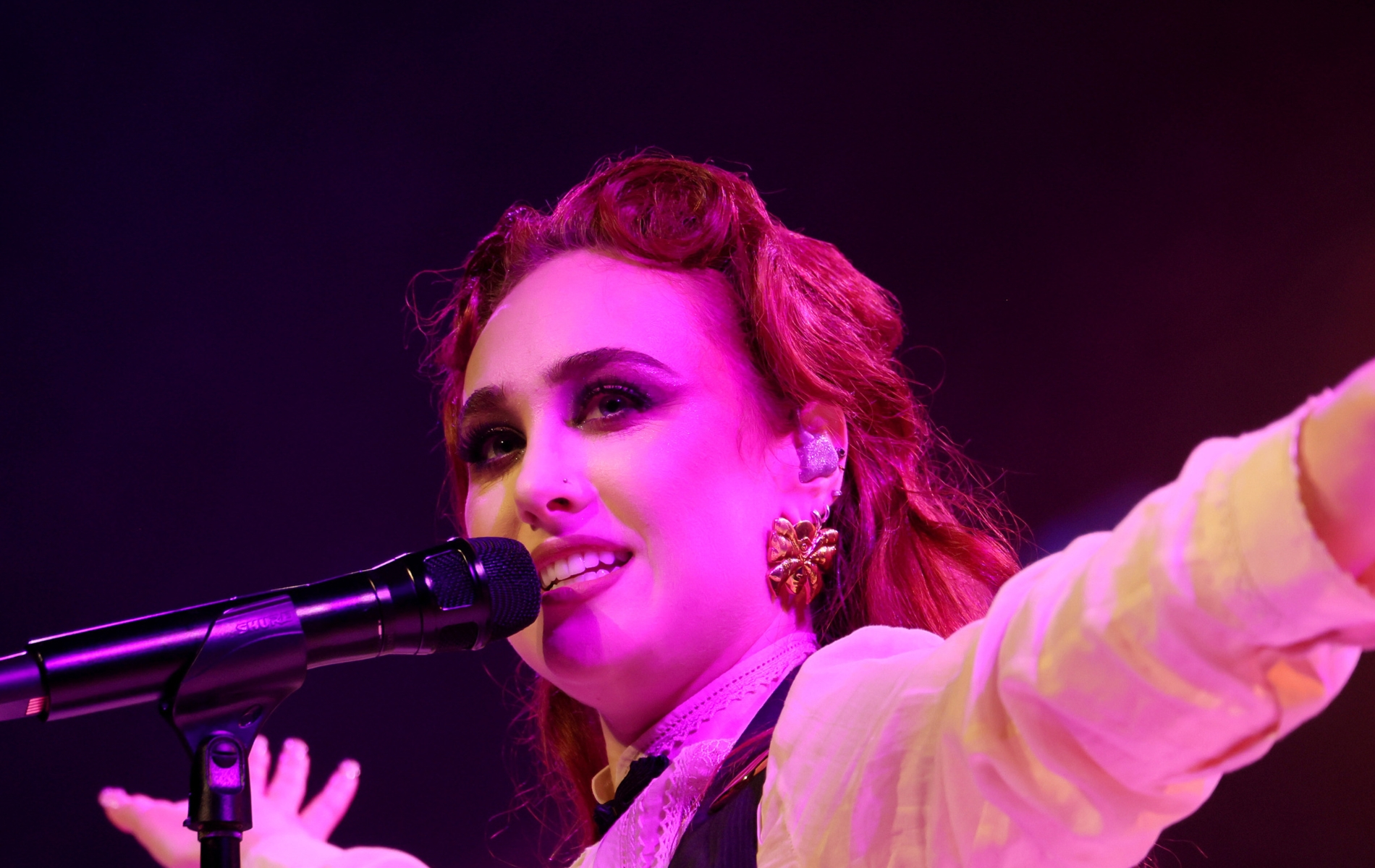 Lorde binds chest in powerful 'Man of the Year' video