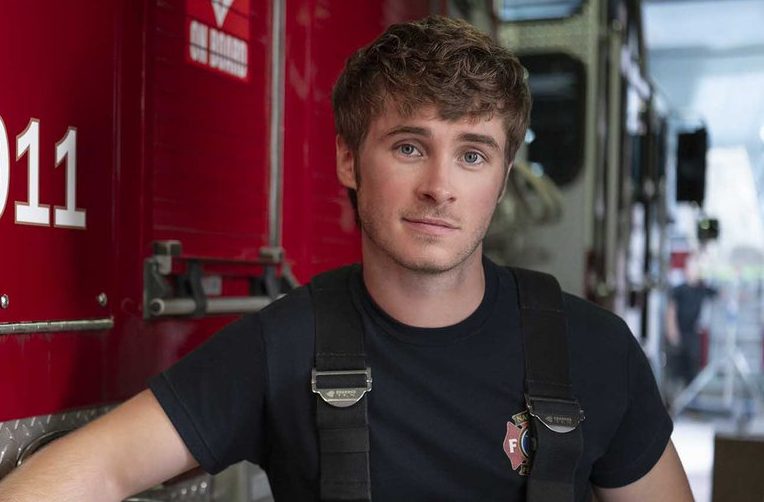 9-1-1 fans want Michael Provost's Nashville character to be gay