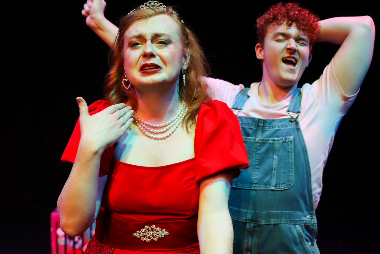 Sam Nicoresti is first trans comic to win Edinburgh Fringe award