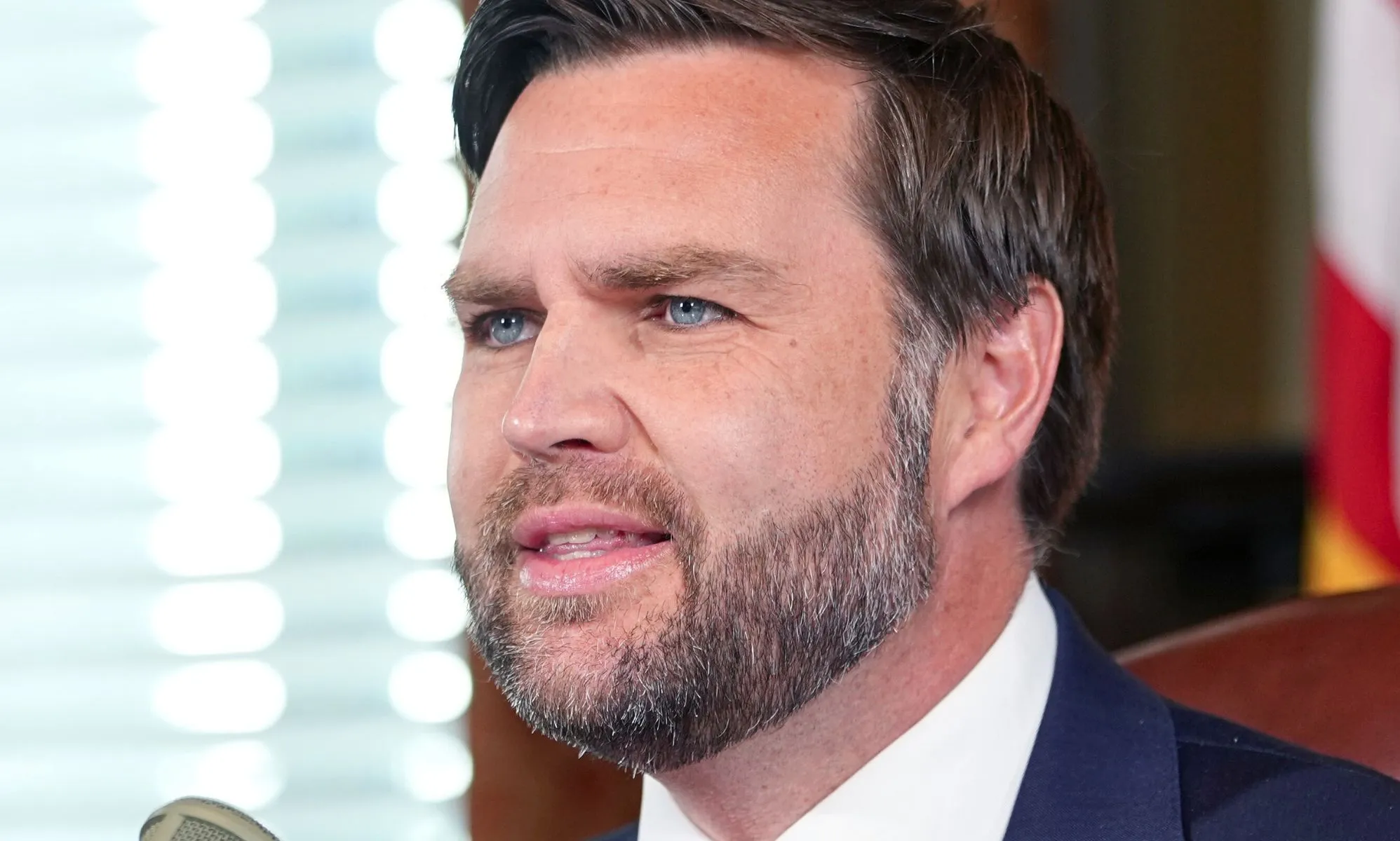 Sam Nicoresti is first trans comic to win Edinburgh Fringe award