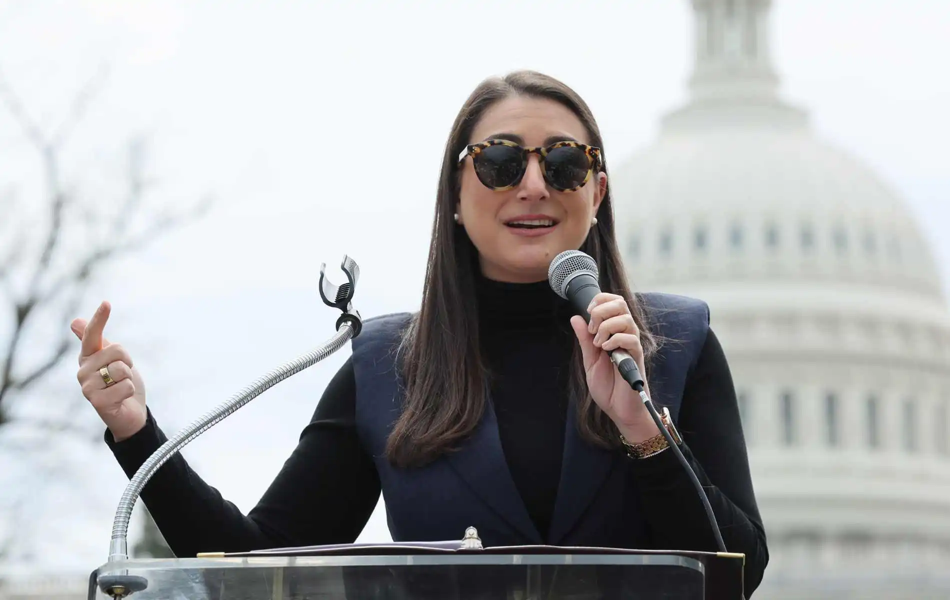 Rep. Sara Jacobs hilariously schools Republicans on pronoun use