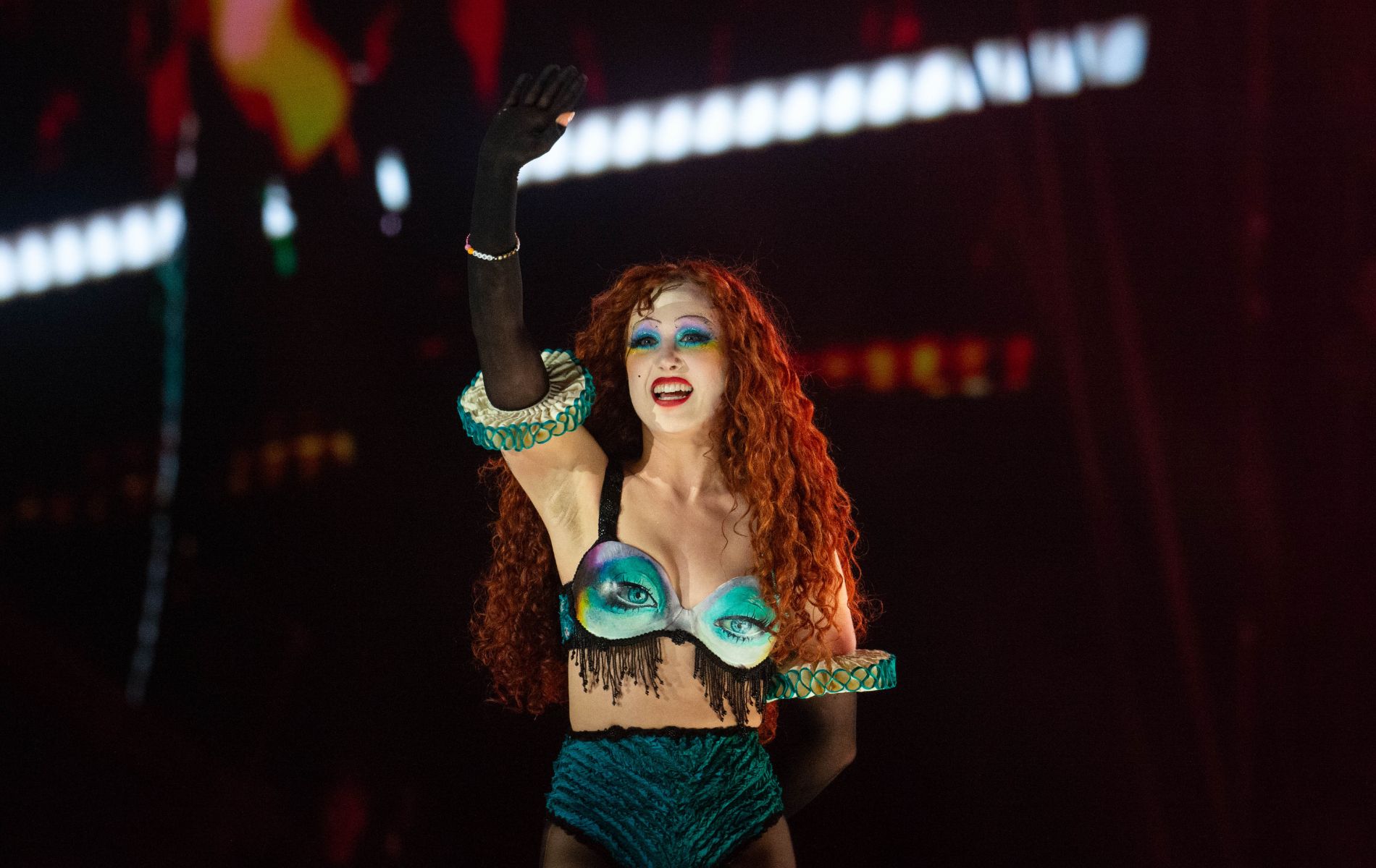 Chappell Roan debuts new lesbian top anthem 'The Giver' on SNL