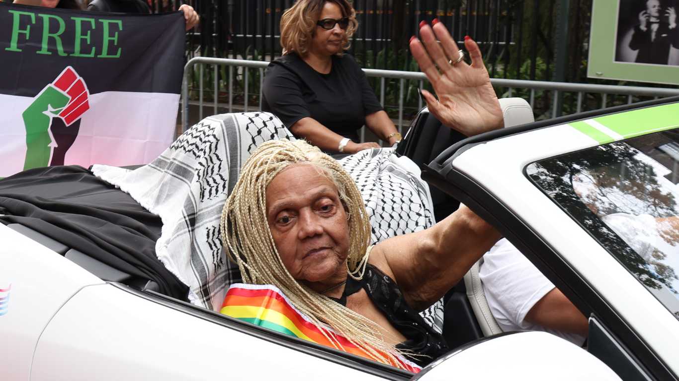 Apollo Moon death: Trans porn star tragically dies aged 26