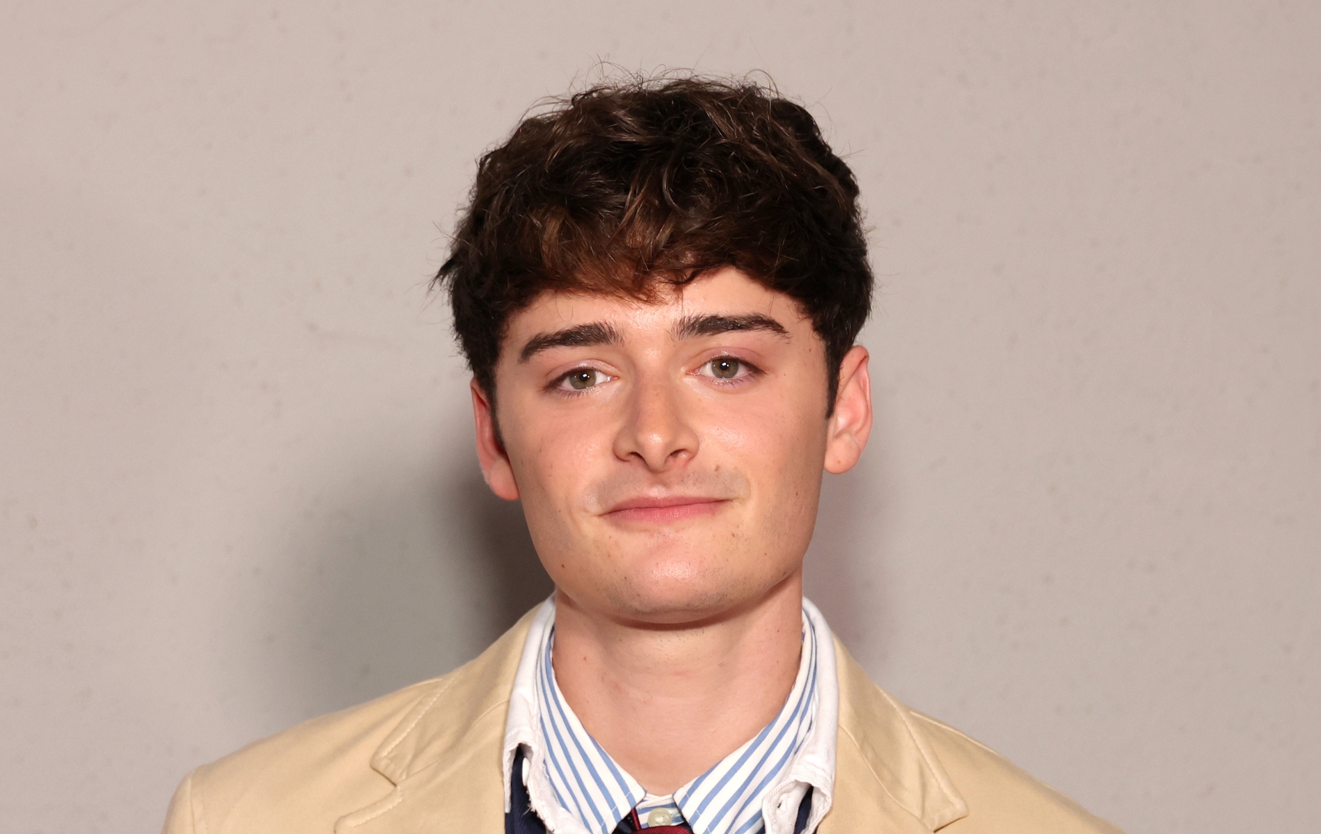 No, the actor who plays Dustin in Stranger Things isn't trans