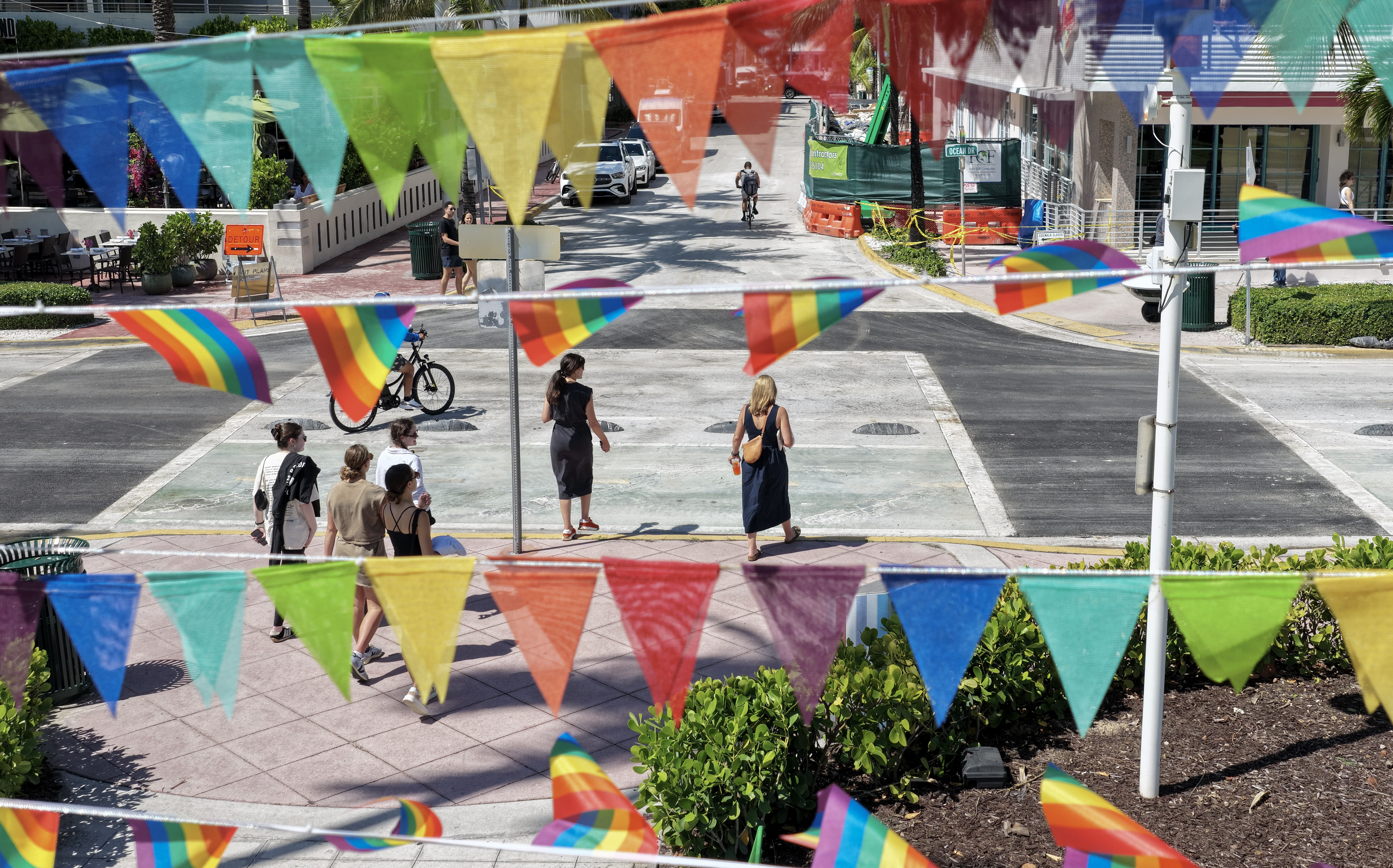UMVA - Florida bulldozes LGBTQ+ rainbow crossing in Miami Beach