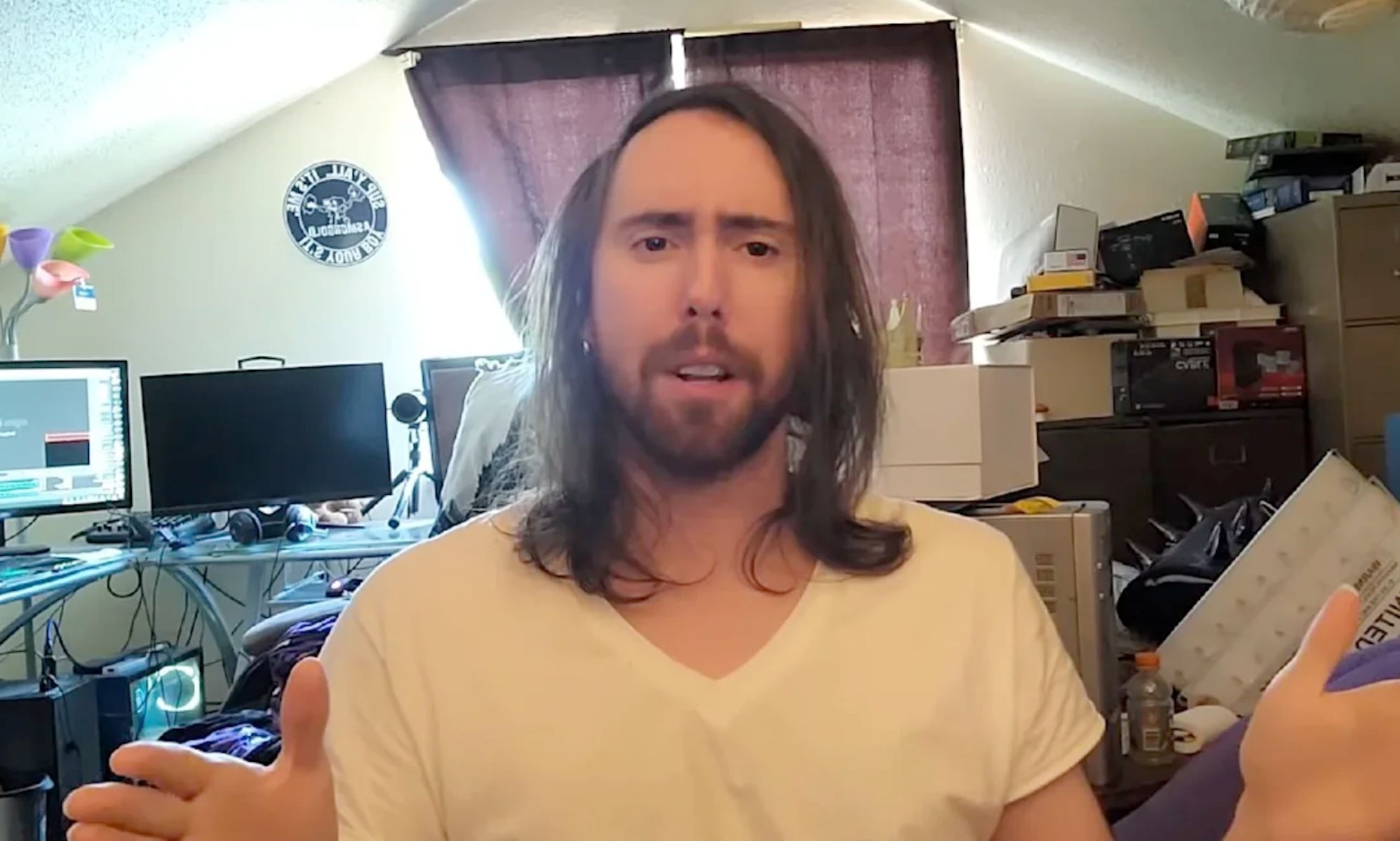 Asmongold stuns right-wing fans with comments about trans kids