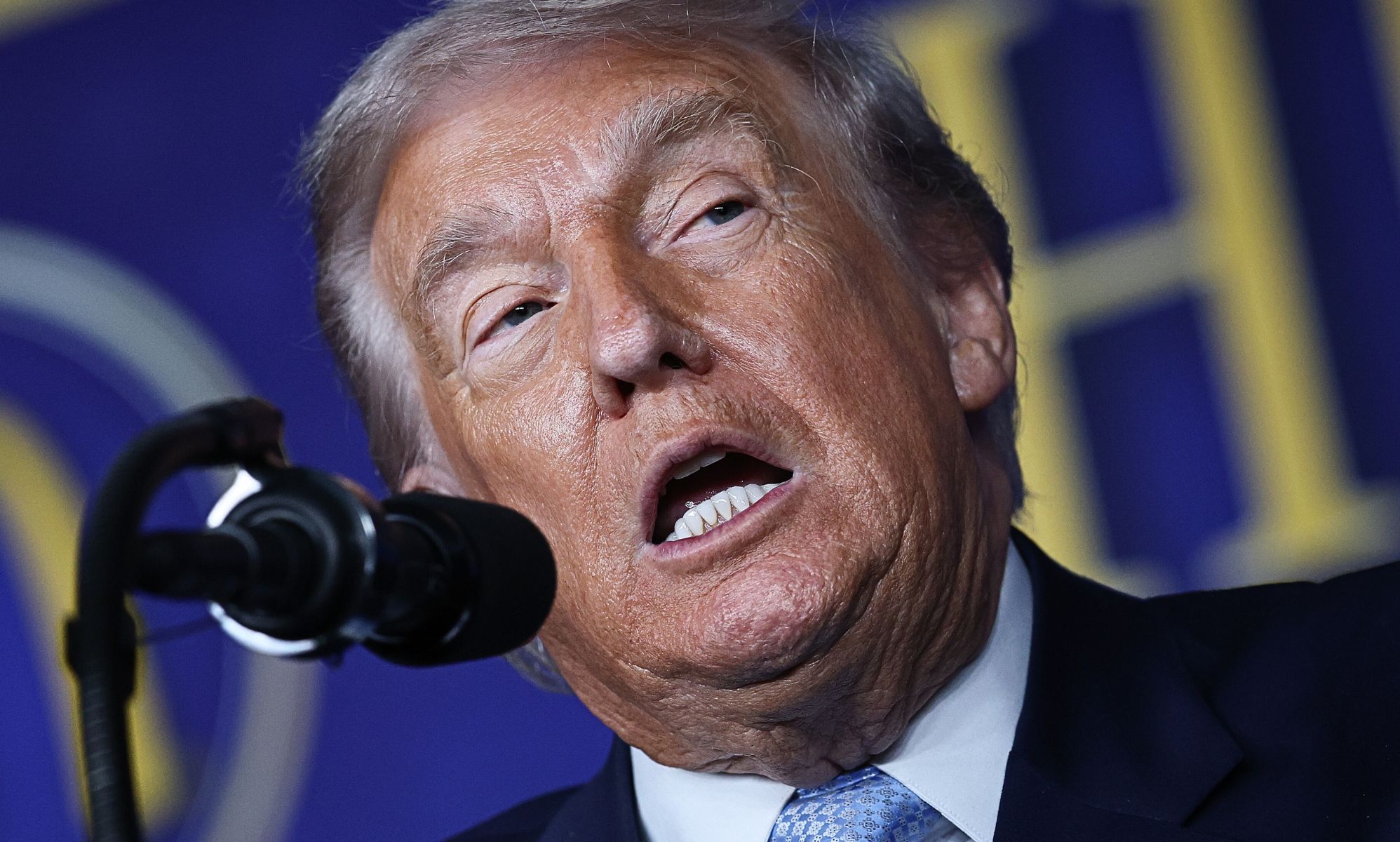 The Celebrity Traitors: Alan Carr is an underappreciated icon