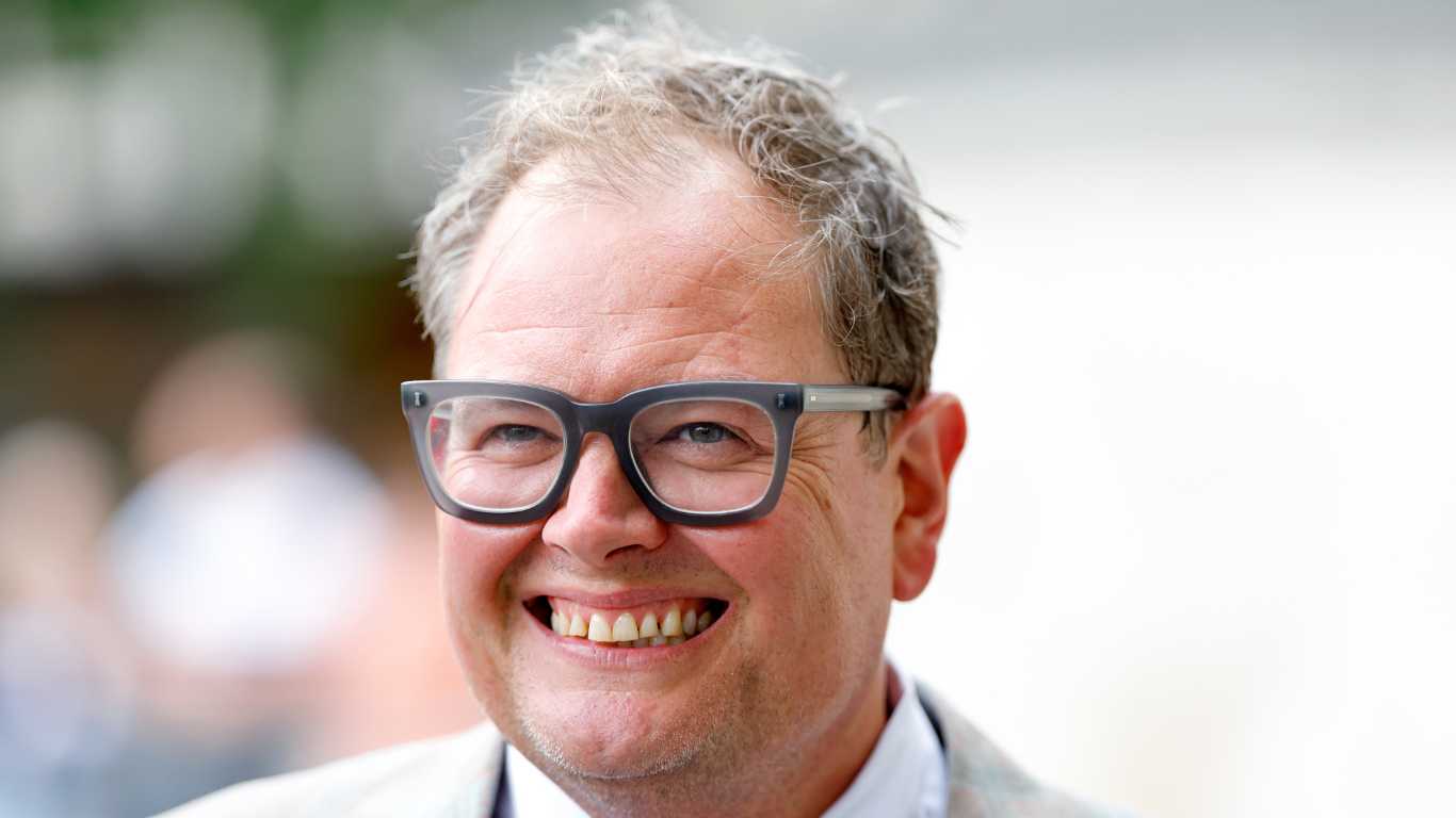 Alan Carr spills the tea about his love life and his 'good stamina'