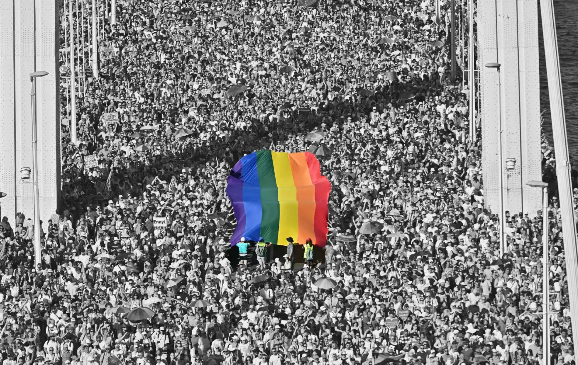 Carabiner LGBT meaning: What is the lesbian carabiner code?