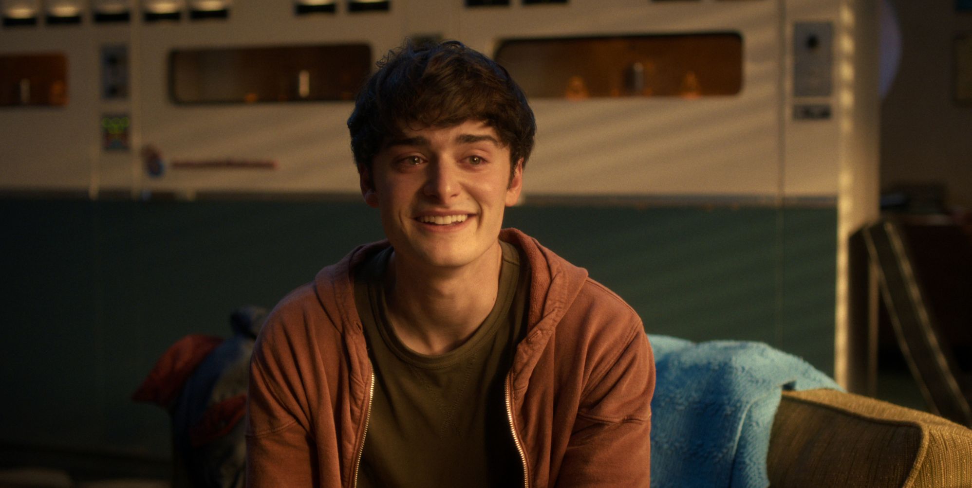 No, the actor who plays Dustin in Stranger Things isn't trans