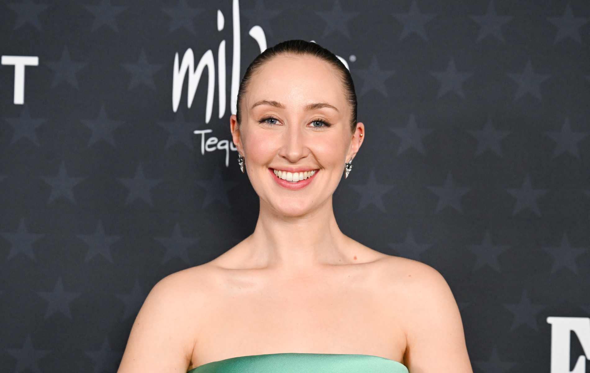 Adolescence star Erin Doherty kisses girlfriend after Emmy win
