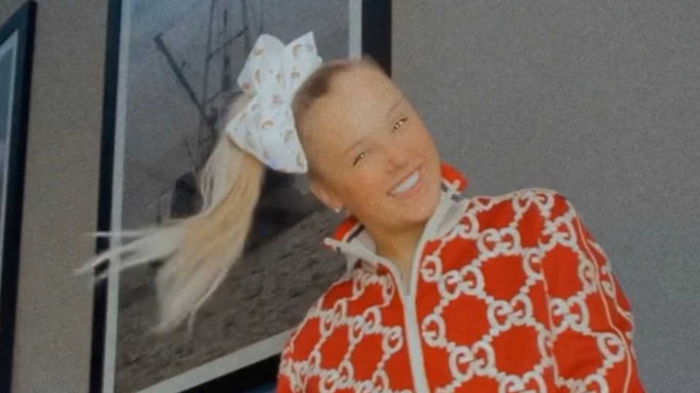 JoJo Siwa shocks fans with jaw-dropping new look
