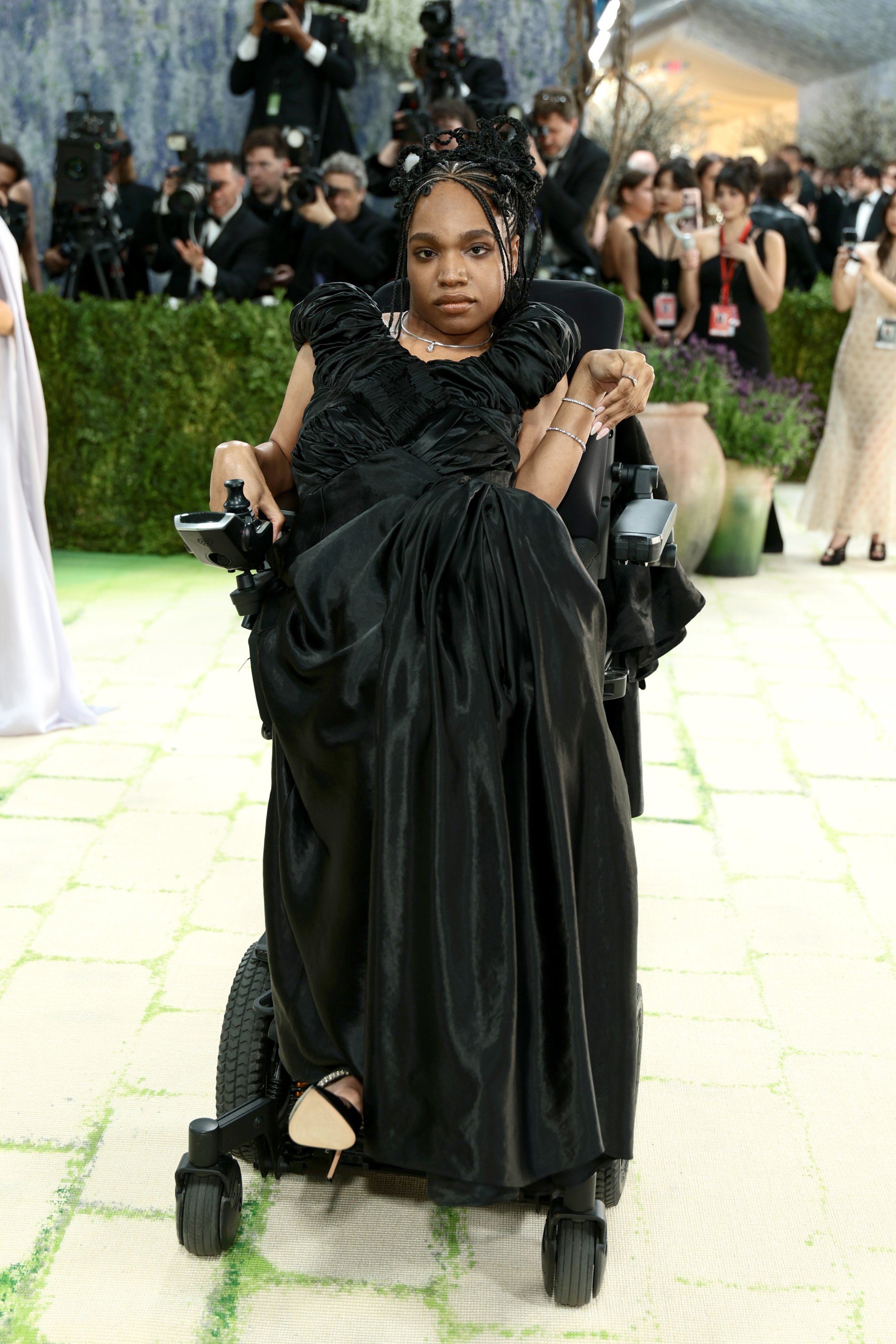 Trans Model Aariana Rose Philip Is First Wheelchair User At Met Gala